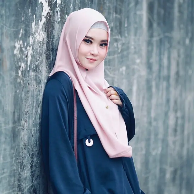 7 Potret Yuli Asiska, Pedangdut Teman Duet Karaoke Teddy Mantan Suami Lina - Hot Liputan6.com