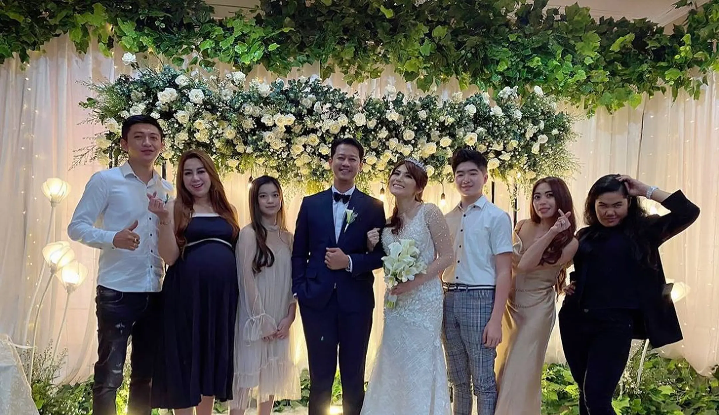 10 Potret Pernikahan Angela Lee dan Alexander