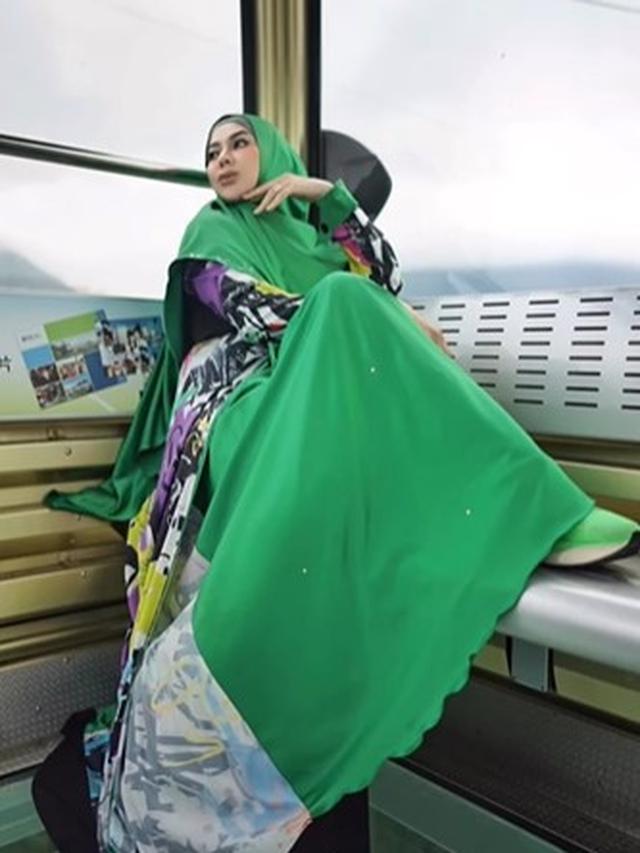 Dulu Jadi 'Inem Pelayan Sexy', Kini Sarah Vi Cantik Berhijab dan Sukses ...