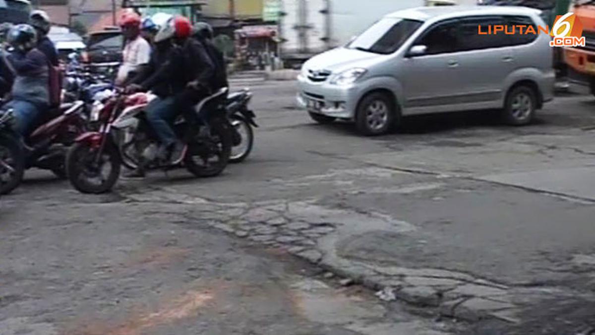 [VIDEO] Jalan Yos Sudarso Jakut Rusak Parah Akibat Banjir - News Liputan6.com