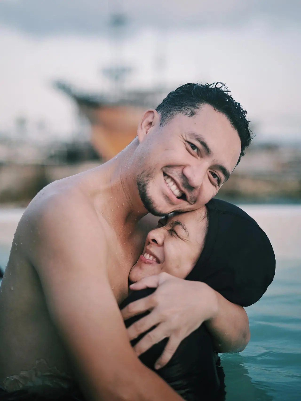 7 Potret Mesra Ananda Omesh dan Istri yang Kini Sudah 13 Tahun Bersama ...