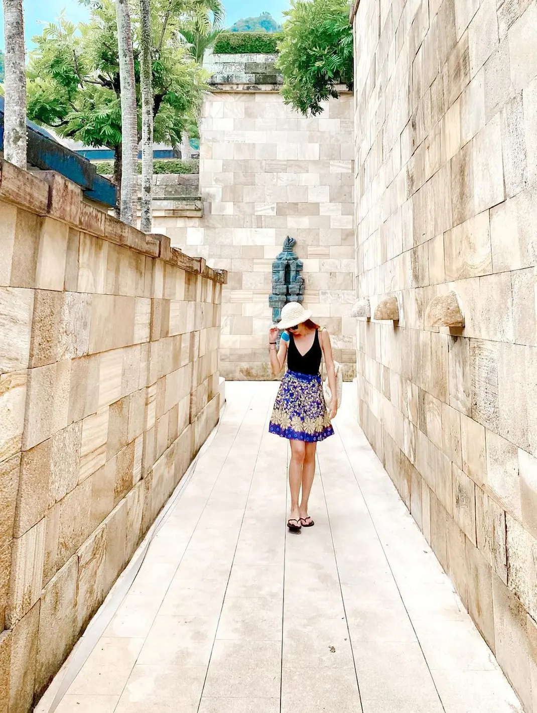 10 OOTD Rok Motif Bunga ala Seleb, dari Ayana Moon hingga Anya ...