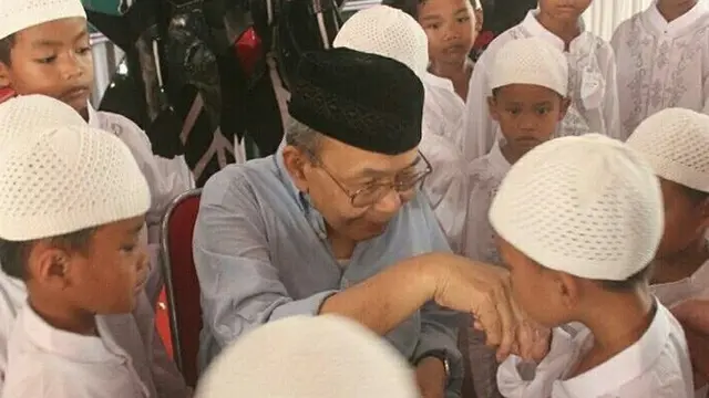 Sosok Mbah Din, 56 Tahun Tinggal dan Kenalkan Pesantren di London ...
