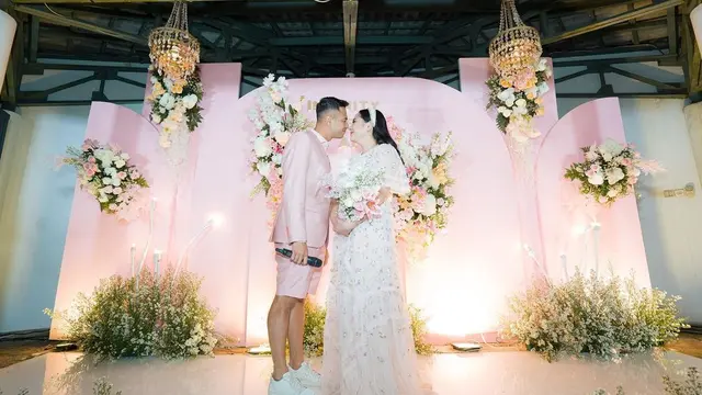 6 Potret Anniversary Pernikahan Raffi Ahmad dan Nagita Slavina, 8 Tahun Bersama - Hot Liputan6.com