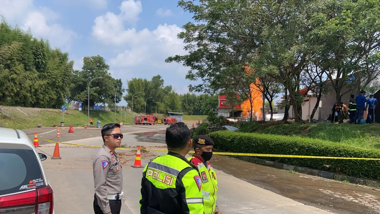 Semburan Api di Rest Area Cipali Bukan dari Pipa Gas Pertamina - Bisnis ...