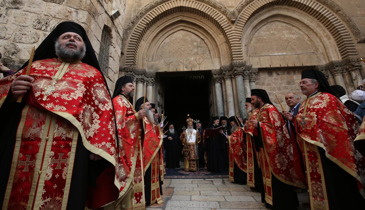 FOTO: Gereja Ortodoks Yerusalem Gelar Ritual Cuci Kaki Tradisional ...