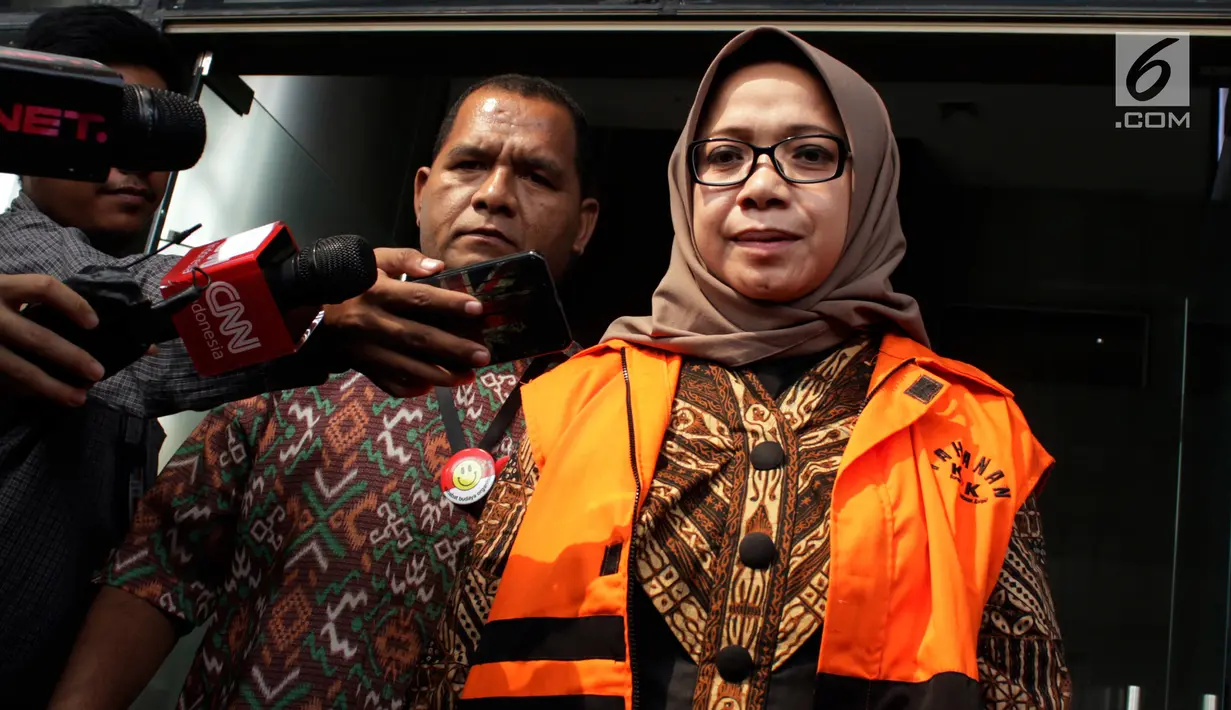 FOTO: Ekspresi Eni Saragih Usai Jalani Pemeriksaan di KPK - Foto ...