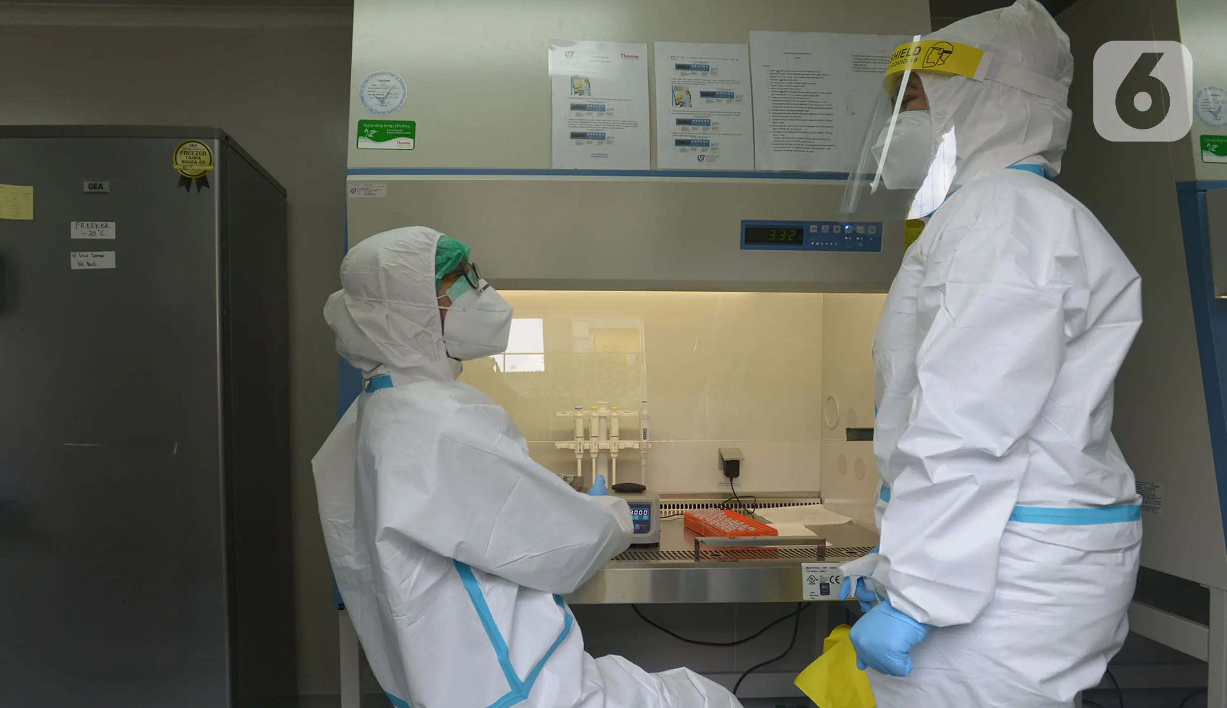 FOTO: Intip Lab Pemeriksaan PCR COVID-19 di Jakarta - Foto Liputan6.com