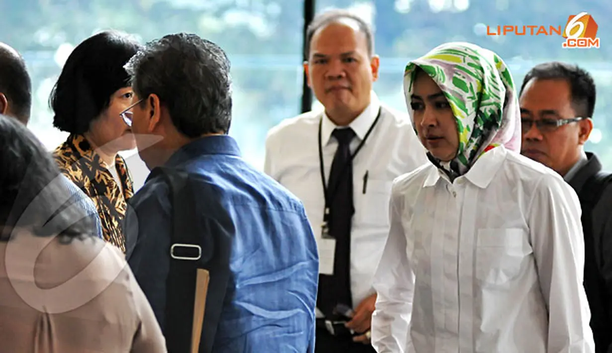 Demi Suami, Airin Rela Tinggalkan Kantor - Page 1 - Foto Liputan6.com