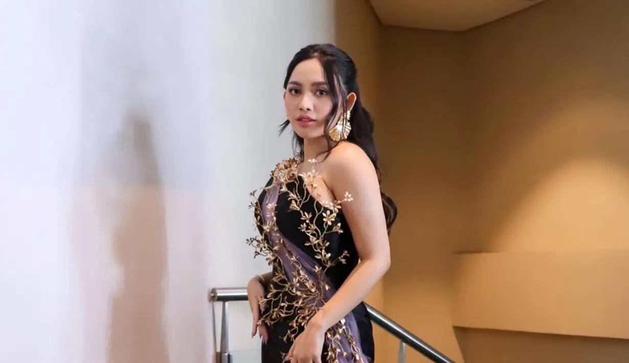 Perdana Main Film, Ini Potret Rachel Vennya dalam Gala Premier Sleep ...