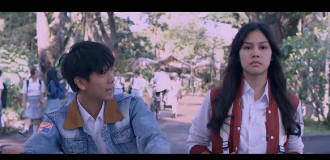 Review: Dilan, Si Panglima Tempur yang Bikin Baper - ShowBiz Liputan6.com