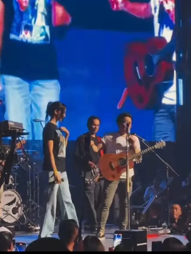 7 Momen Ariel NOAH Ajak Anya Geraldine Manggung, Malu-Malu Kucing - Hot Liputan6.com