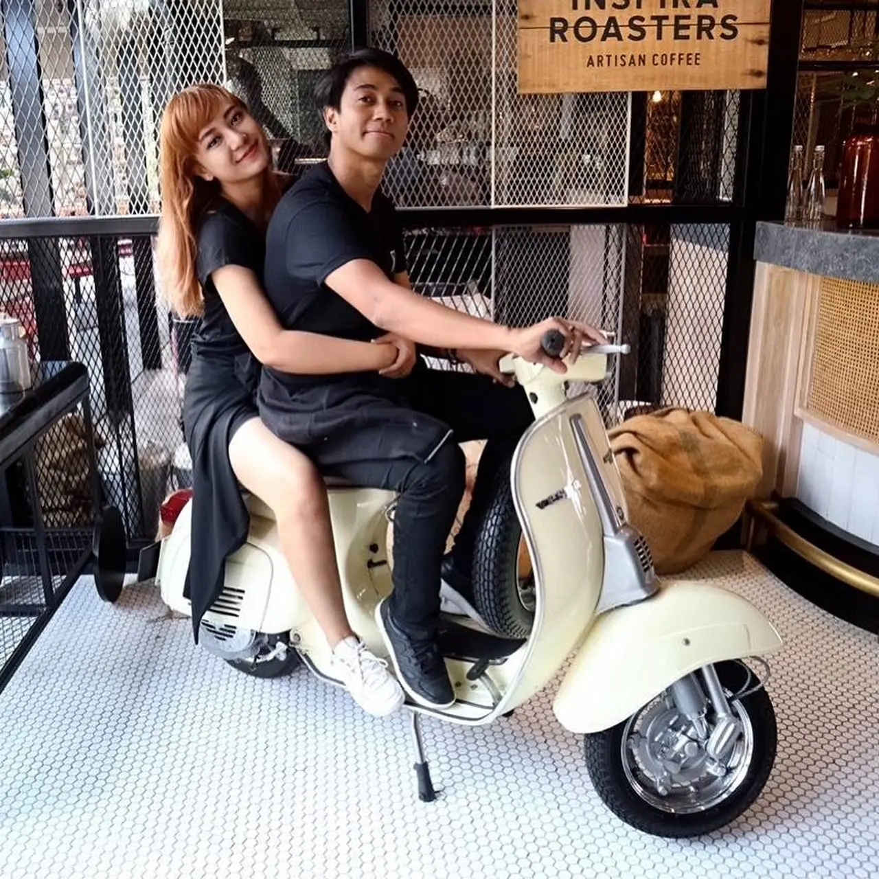 6 Potret Mesra Aiu Ratna Eks Garasi dan Josaphat Gitaris Killing Me ...