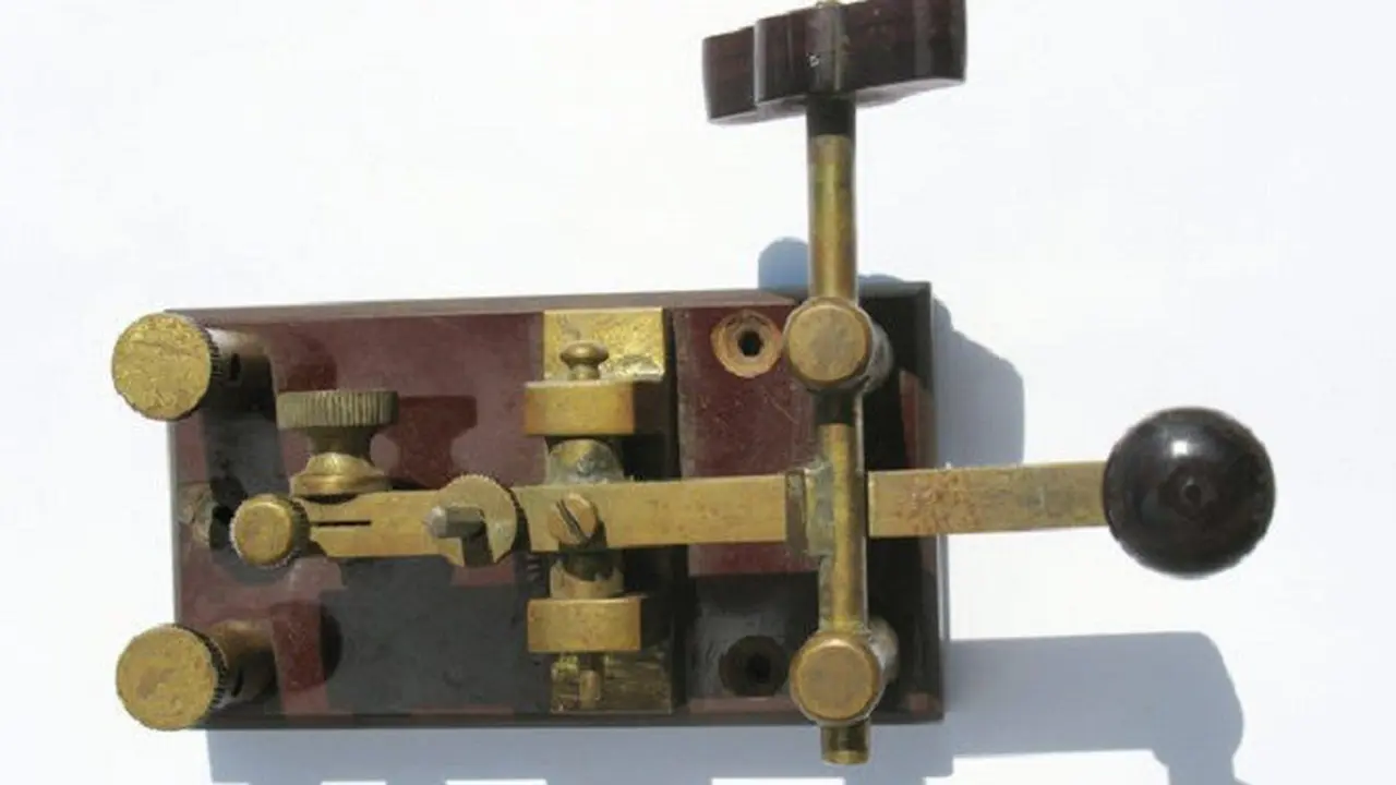 Macam-Macam Alat Komunikasi Tradisional dan Modern yang Perlu Diketahui ...