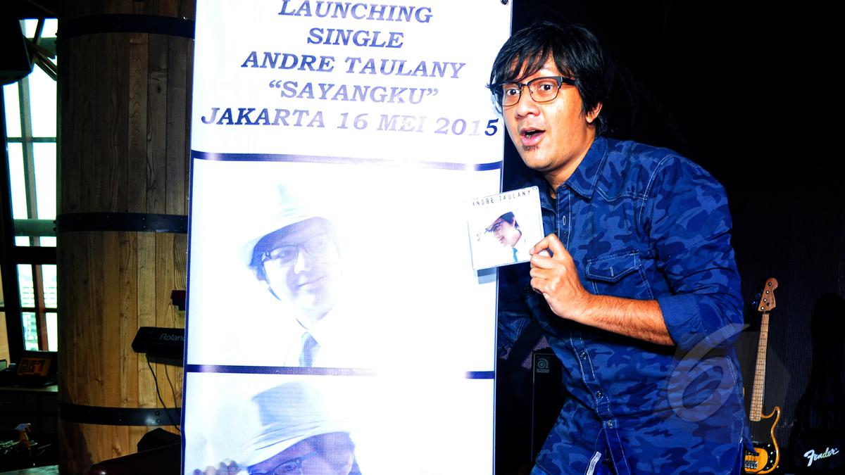 Gaya Kocak Andre Taulany Saat Launching Single Lagunya - Foto Liputan6.com