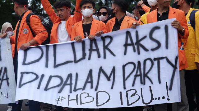 6 Potret Aksi Demo Buruh-Mahasiswa Tolak Kenaikan BBM di Palembang - Regional Liputan6.com