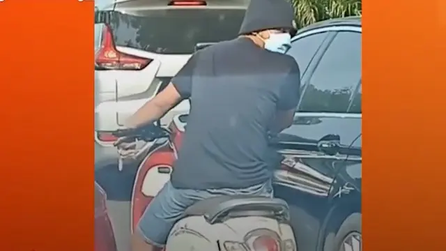 Pelaku Gembos Ban Mobil Pakai Sandal Berpaku di Surabaya Tercatat ...