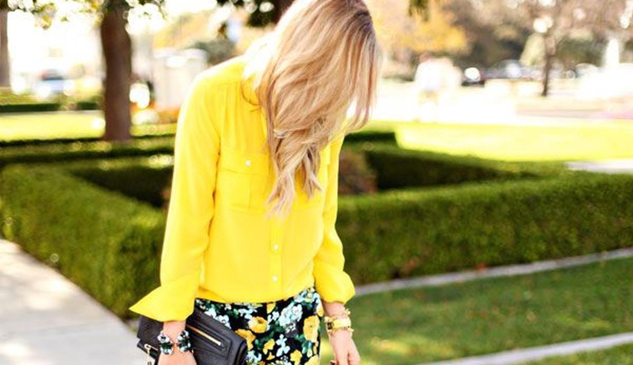 15 Gaya Seru Kenakan Celana Bunga-bunga Untuk Sehari-Hari - Photo ...