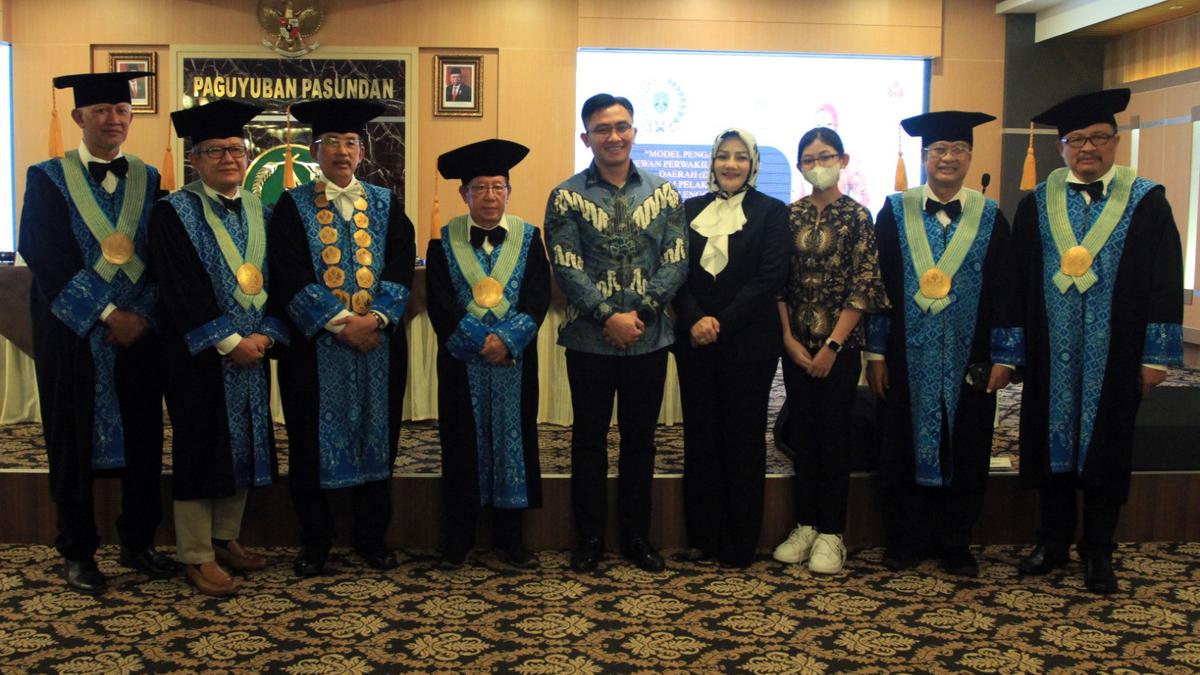 Teliti Model Pengawasan DPRD, Anggota DPR Adde Rosi Raih Gelar Doktor ...