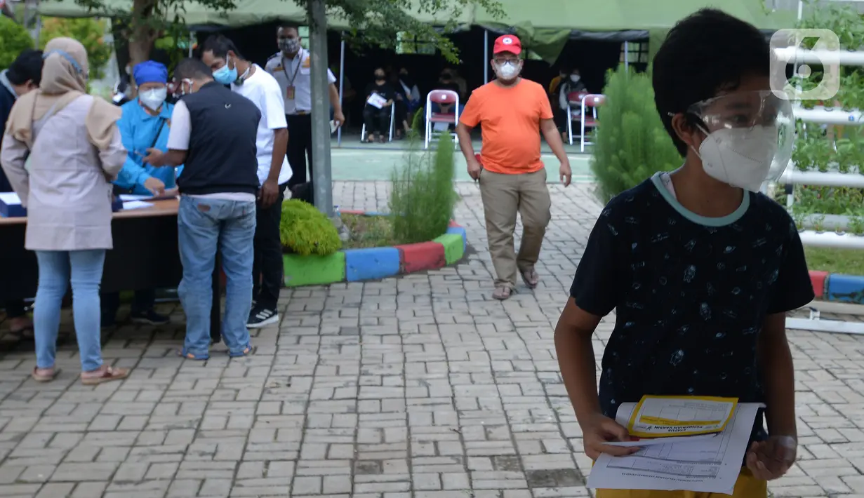 FOTO: Mobil Vaksinasi COVID-19 Keliling Sambangi RPTRA Bunga Rampai ...