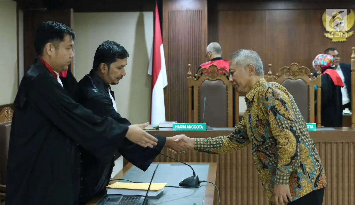 FOTO: Eks Dirjen Hubla Tonny Budiono Bacakan Nota Pembelaan - Foto ...