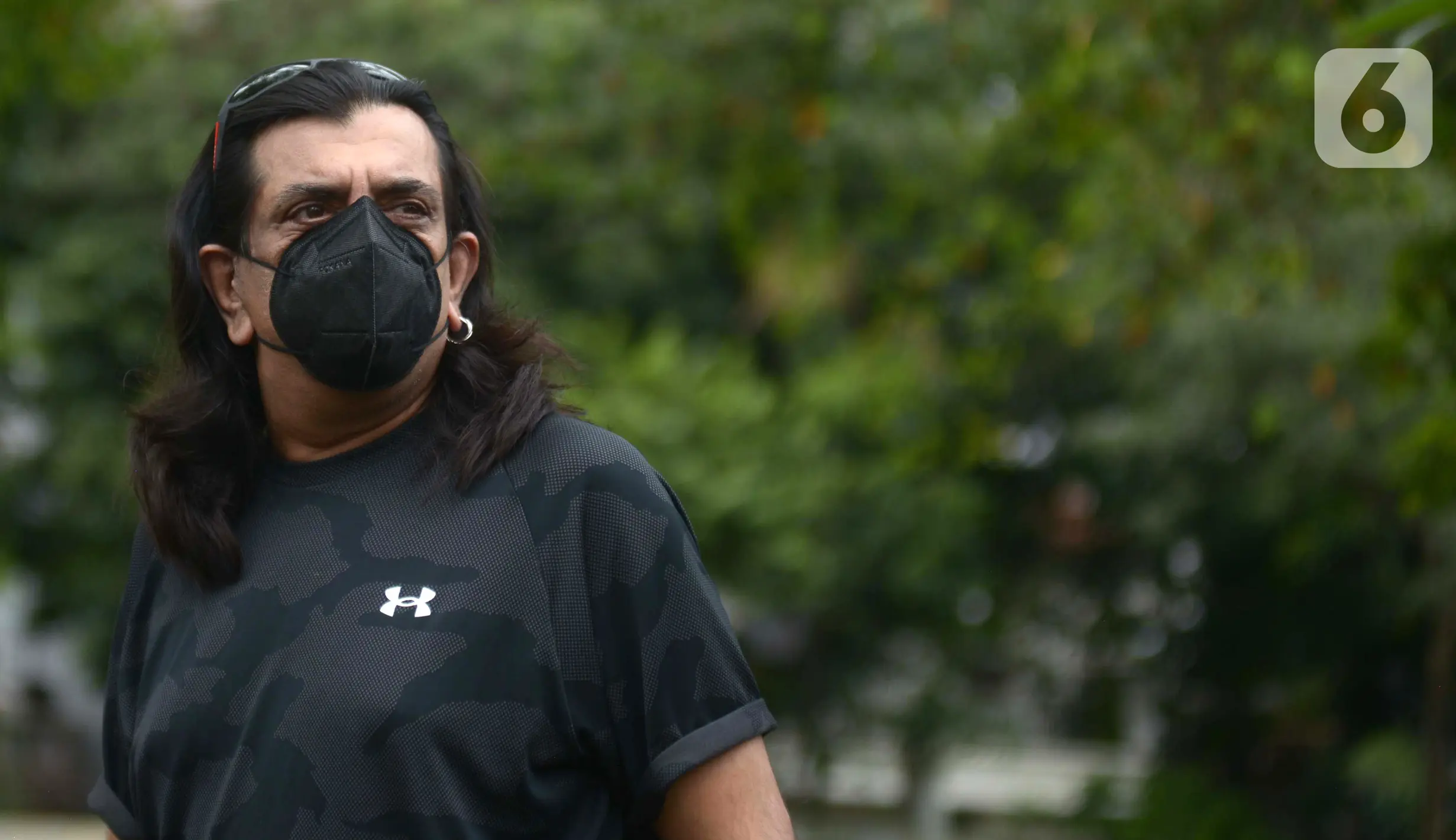 Duka Adam Jagwani di Pemakaman Mak Nyak Si Doel - Foto Liputan6.com