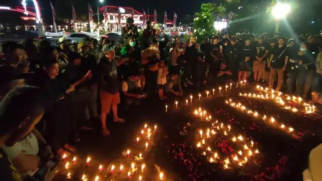 Malam Duka di Surabaya, Bonek Gelar Doa Bersama untuk Aremania Korban ...