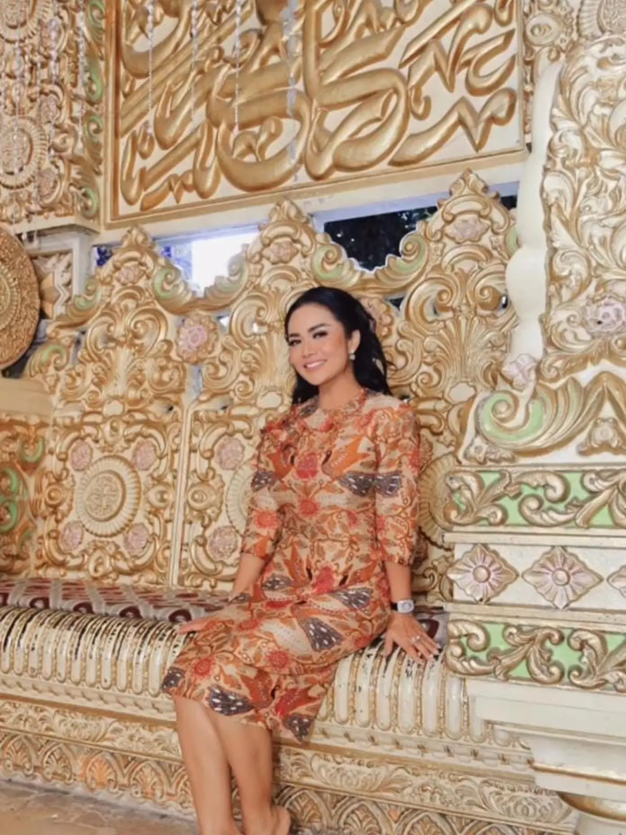 Kris Dayanti Kunjungan ke Masjid Bersejarah, Gaya Berpakaian Jadi ...