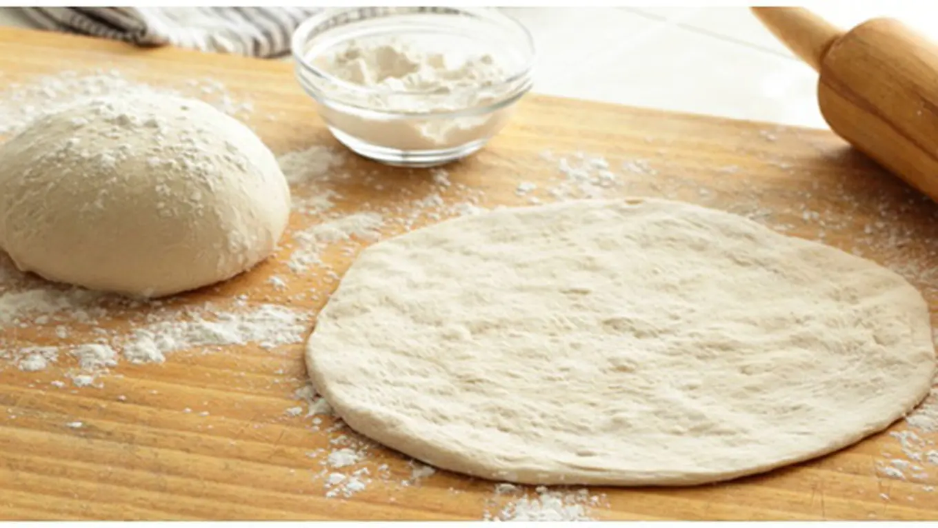 Tips Menguleni Adonan Roti Pizza Agar Lembut - Lifestyle Fimela.com