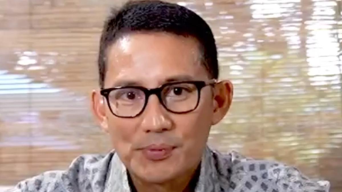 Selamat Hari Batik Nasional dari Sandiaga Uno, Sebut Batik Kain dengan Jiwa dan Ajak Cintai ...