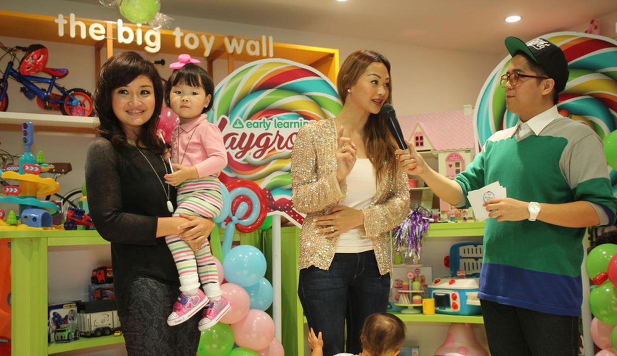 Hangatnya Keluarga Kecil Cici Panda - Photo Fimela.com