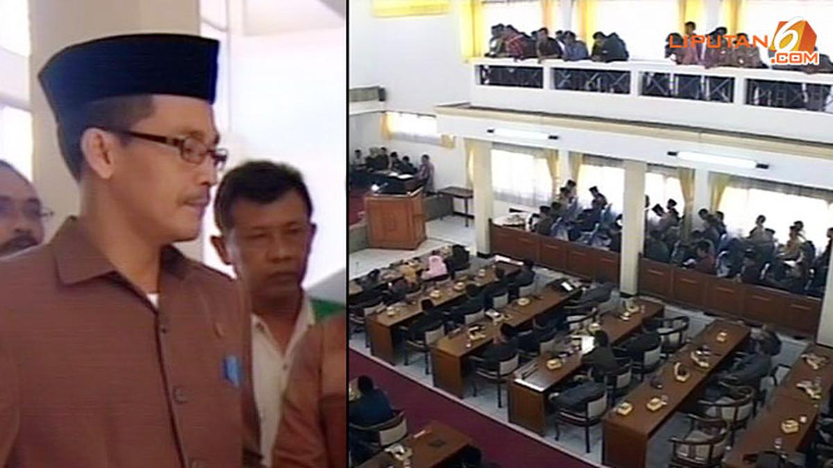 VIDEO: Bupati Aceng Resmi Dilengserkan DPRD Garut - News Liputan6.com