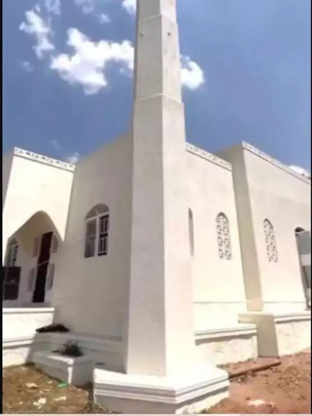 Menengok Desain Masjid Ivan Gunawan di Uganda, Tanpa Kubah dan Berbiaya ...