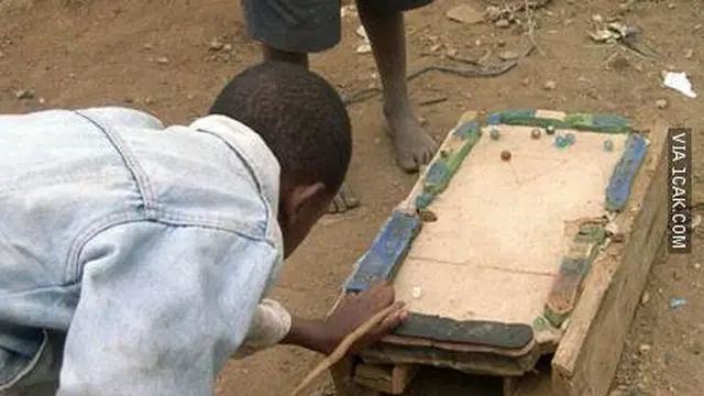 10 Potret Kocak Orang Main Billiar, Ada yang Pakai Kuda Hingga Teropong ...