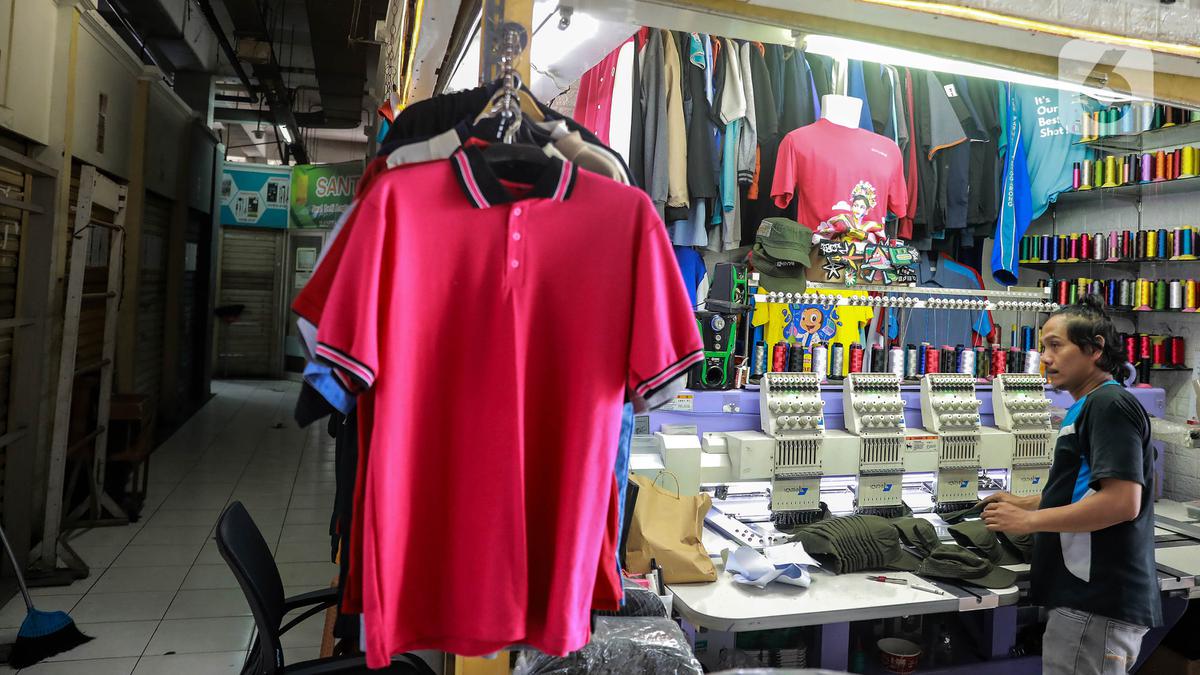 Tak Mampu Bayar Biaya Operasional, Banyak Kios di Pasar Santa Kini ...