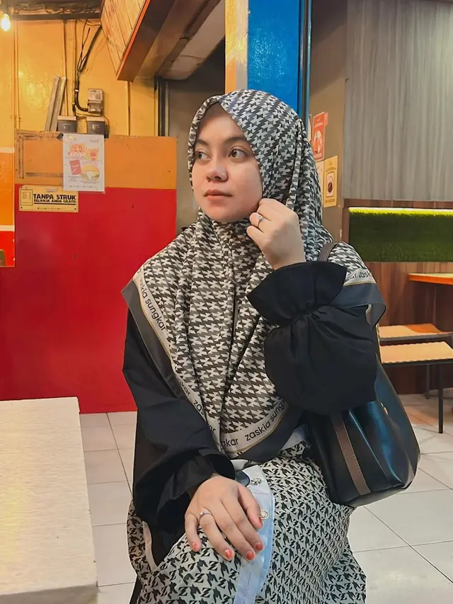 Potret Indi Nuraidah Bibi Sekaligus Sosok yang Pernah Disebut Kembaran Lesti Kejora, Belum Lama ...