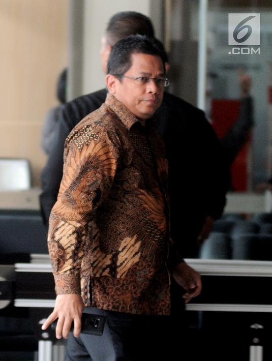 FOTO: Ekspresi Sekjen DPR Indra Iskandar Jelang Diperiksa KPK - Foto ...