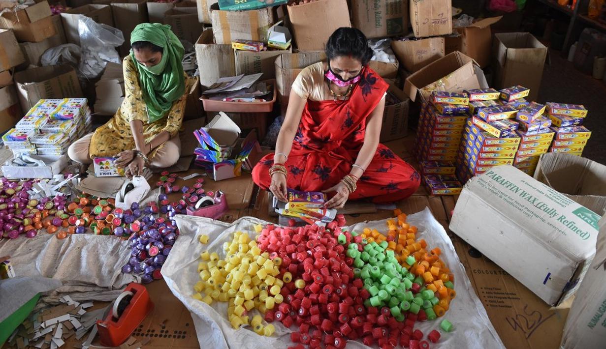FOTO: Melihat Pembuatan Lilin Jelang Festival Cahaya Diwali di India ...