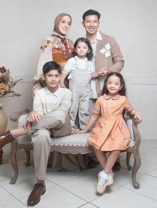 Pemotretan Keluarga Fairuz A Rafiq dan Sonny Septian, Wajah Anak ...