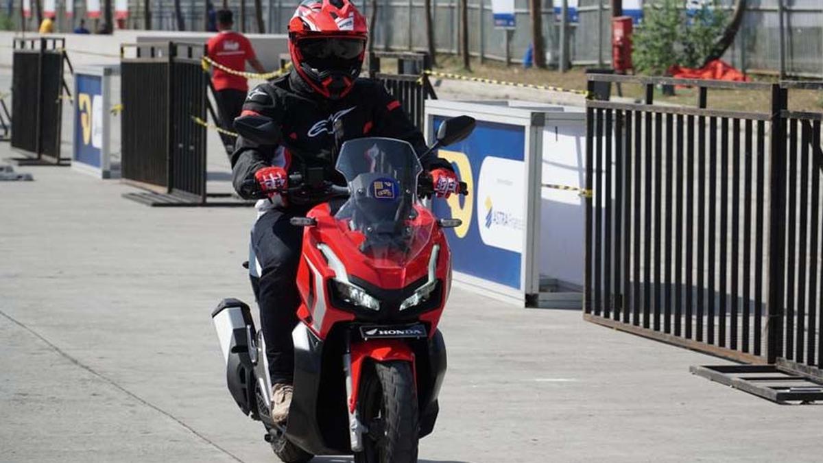Helm Nolan Ini Punya Motif Warna yang Mirip Honda ADV 150, Harga Rp5,4 ...