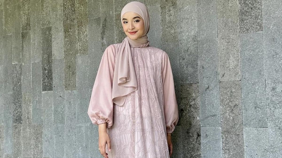 6 Potret Gaya Manis Nabila Ishma, OOTD Chic dan Stylish untuk Lebaran
