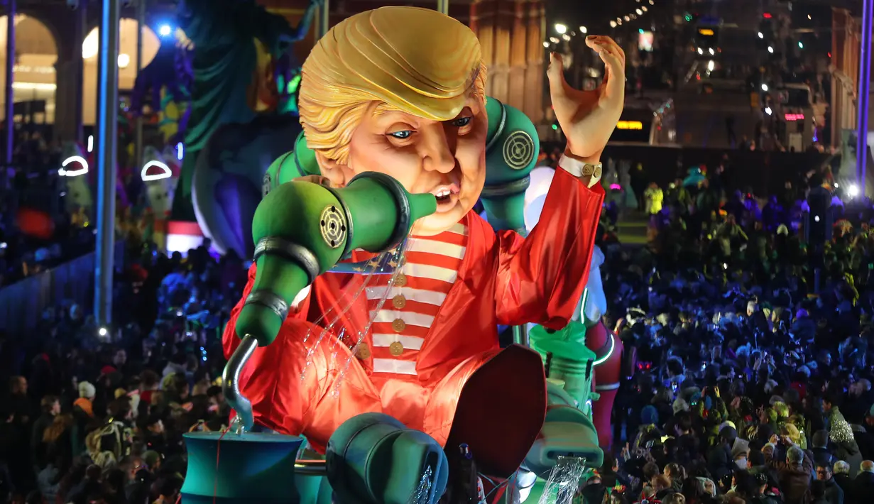 Figur Donald Trump Ikut Meriahkan Nice Carnival di Prancis - Foto ...