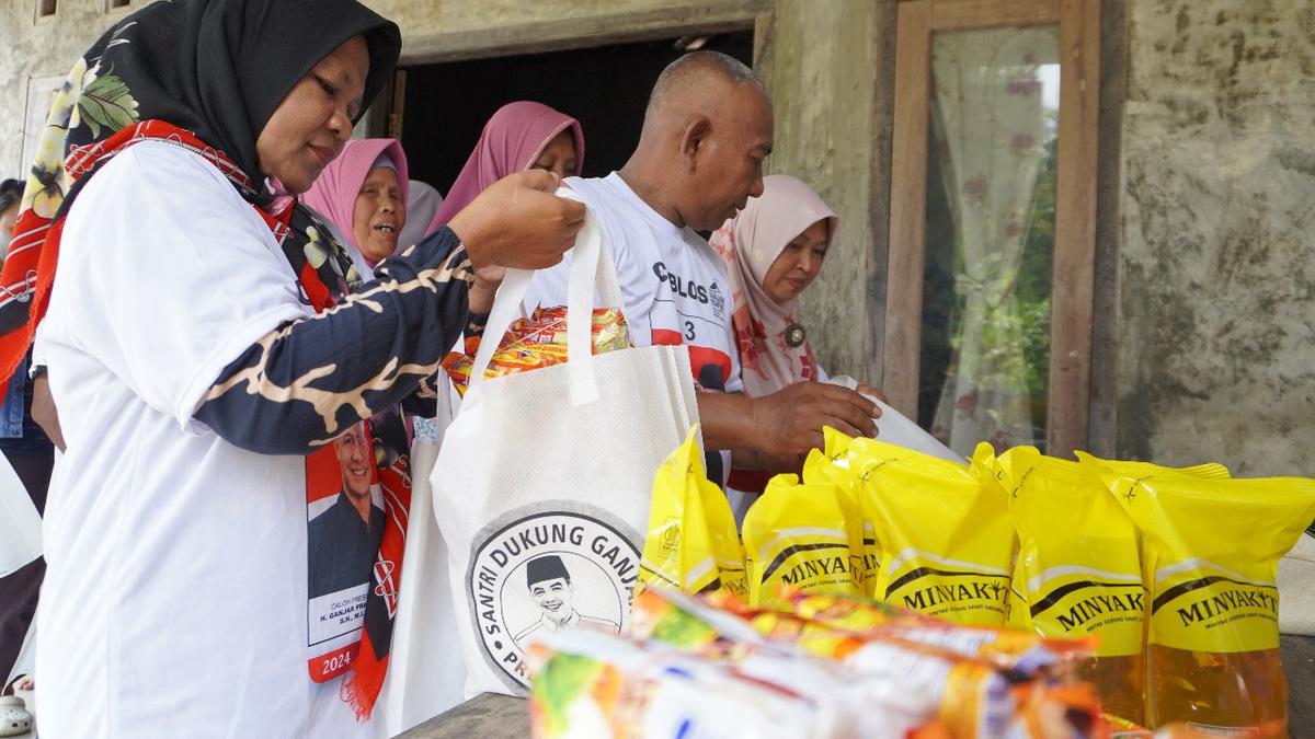 Santri Dukung Ganjar Sosialisasikan Program Ganjar-Mahfud ke Warga ...