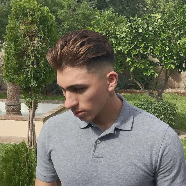 Kamu Ingin Tampil Beda? Pilihan Warna Cat Rambut Ini Cocok untuk Pria ...