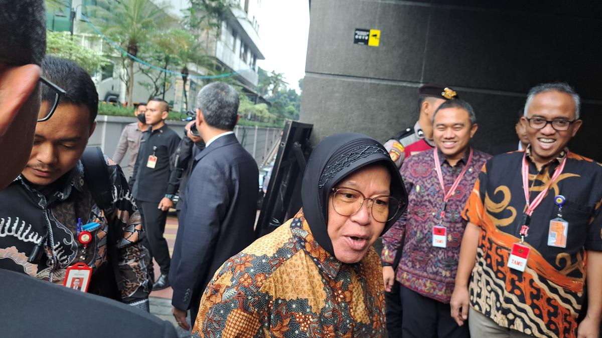 Momen Mensos Risma Jawab Pertanyaan Hakim MK Soal Penyaluran Bansos 2023 Mundur - News Liputan6.com