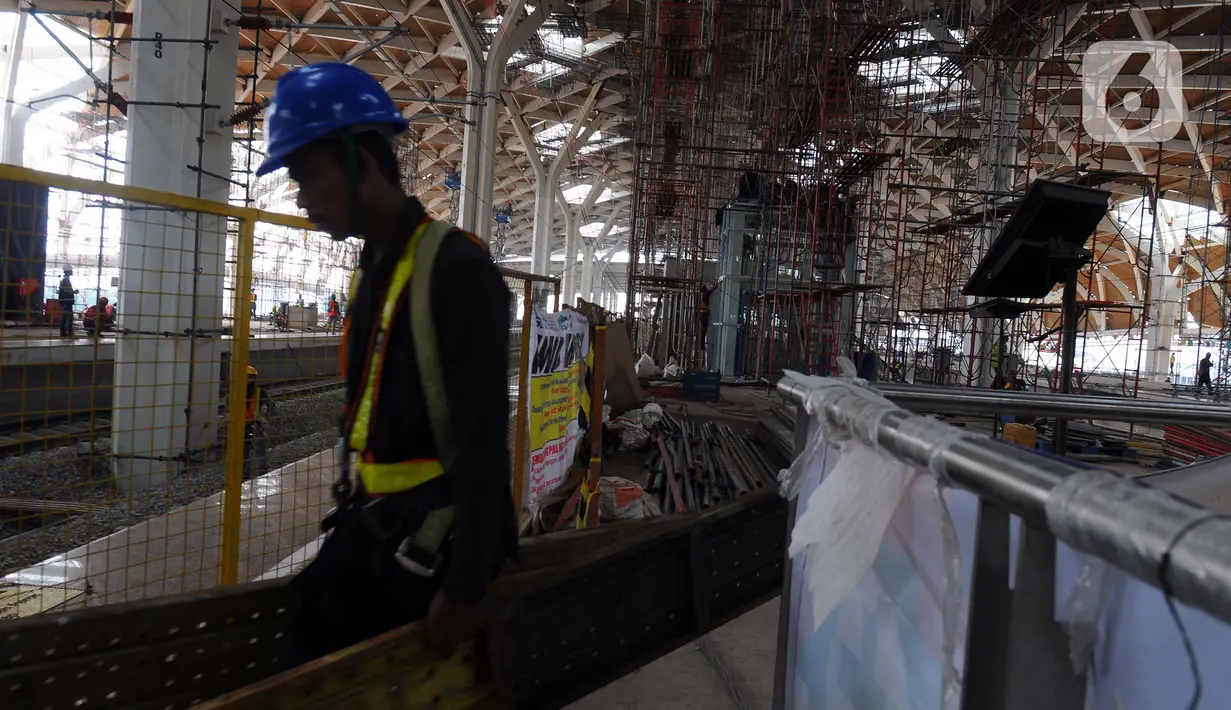 Memantau Progres Pembangunan Stasiun Kereta Cepat Jakarta - Bandung di ...