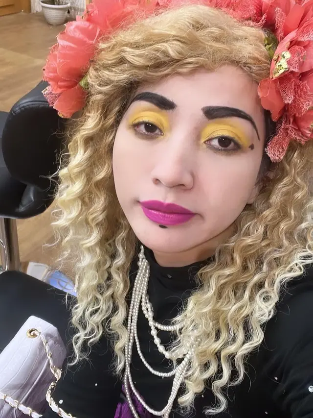 6 Potret Hesti Purwadinata Cantik Natural Ala Acara Lawak, Warna Eye ...