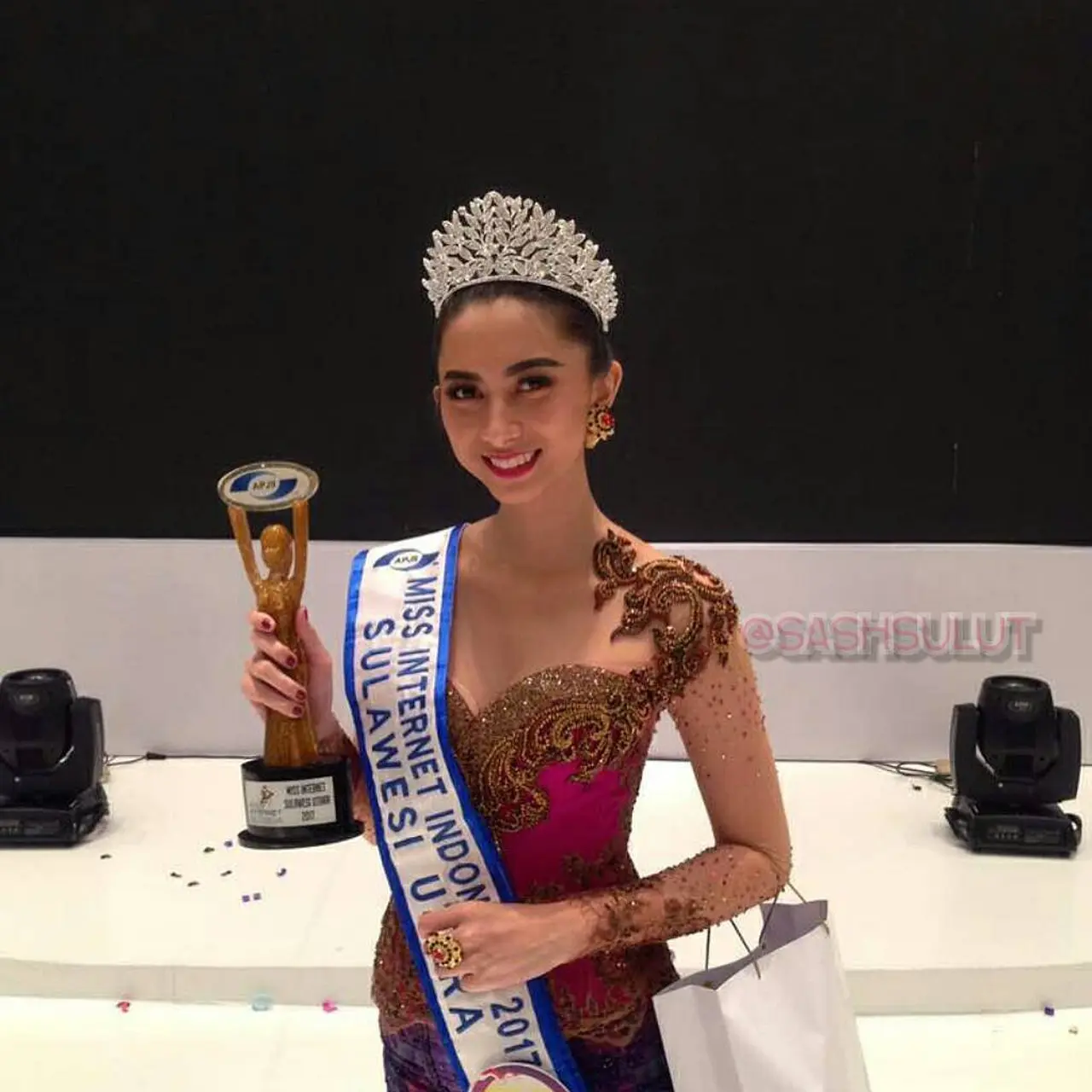 Anggia Tesalonika Kloer, Model Cantik yang Berkarier Sebagai Sekretaris ...