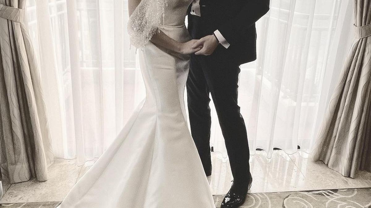 Gaun Pengantin Romantis Swag Istri Mike Lewis Janissa Pradja yang ...