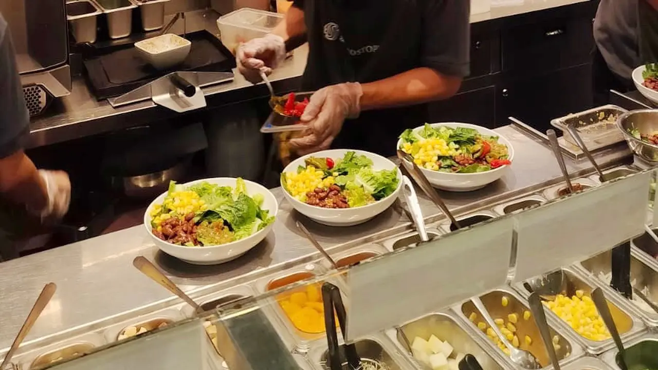 Asupan Praktis dan Sehat dengan Gizi Seimbang dalam Sepiring Salad ...